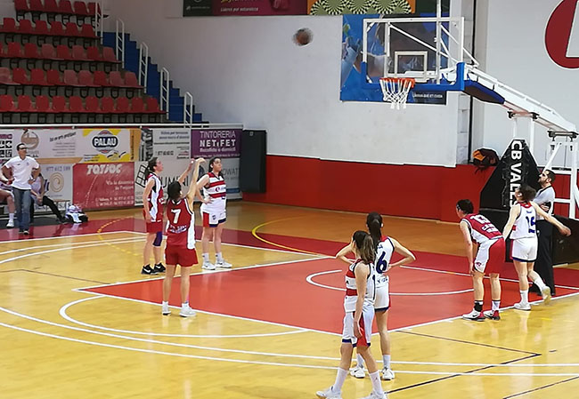 Les noies de Vicky Marcos guanyen a l’últim segon