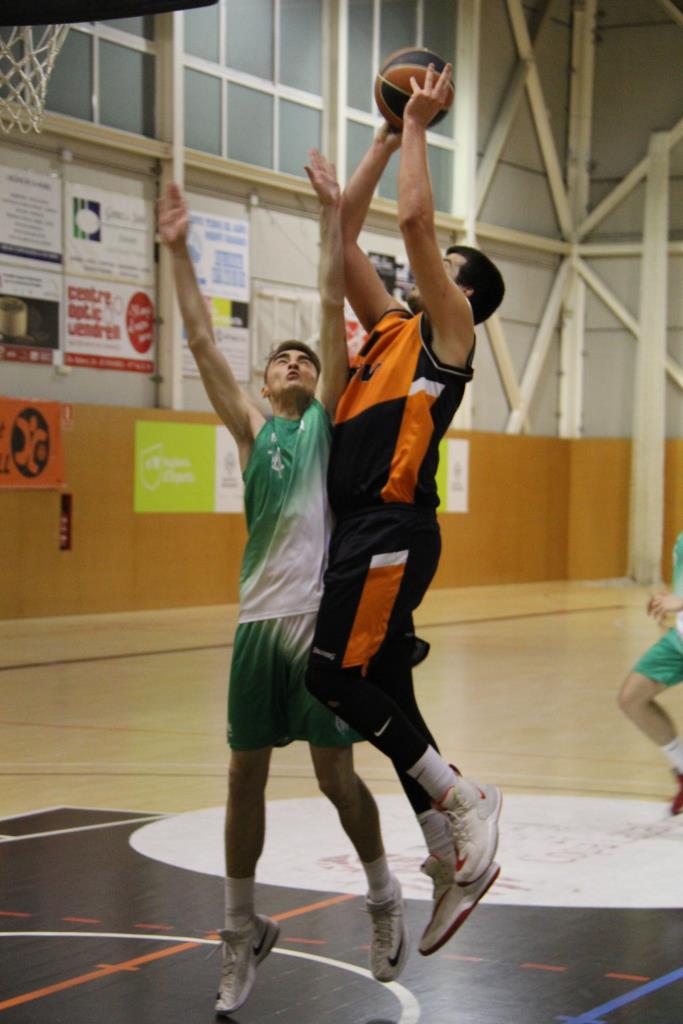 L'AB Vendrell acaba patint, però, suma una nova victòria a Coma-ruga