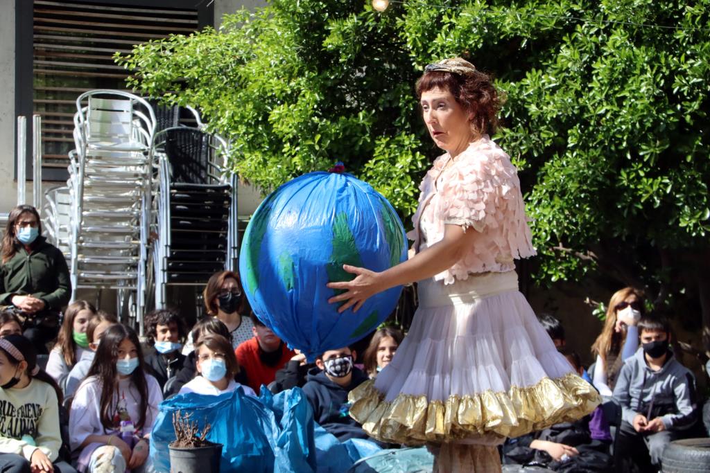 La Mostra Igualada tanca la 33a edició amb 8.000 espectadors, un 80% d ... La Mostra Igualada tanca la 33a edició amb 8.000 espectadors, un 80% d ...